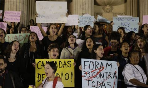 Centenas De Mulheres Fazem Protesto No Centro Do Rio Contra O Estupro