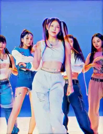 NewJeans 뉴진스 Hype Boy Official MV Performance ver 1 New jeans