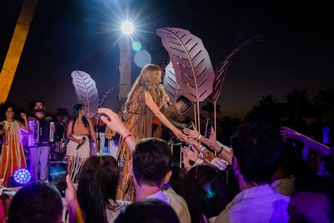 Comemorando 20 anos de carreira Claudia Leitte lança novo álbum Me