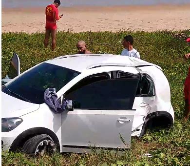 Motorista Perde Controle E Carro Vai Parar Na Praia De Cruz Das Almas