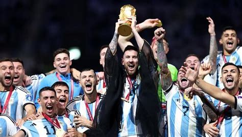 Messi levanta la Copa del Mundial Qatar 2022 el histórico momento en