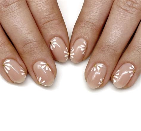Tren Nail Art Dan Bentuk Kuku Yang Populer Di Tahun Gemas