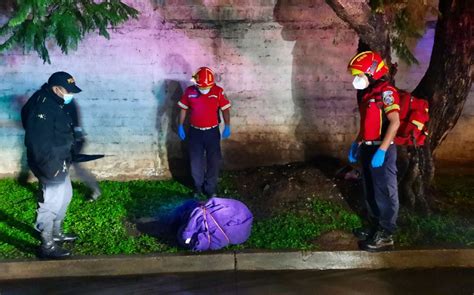 Zona 11 Abandonan cadáver envuelto en sábanas