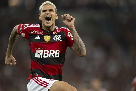 Pedro diz que levou soco de preparador físico de Sampaoli e caso vai