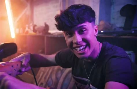 Quién es Martin White el creador de V16 la canción que se volvió