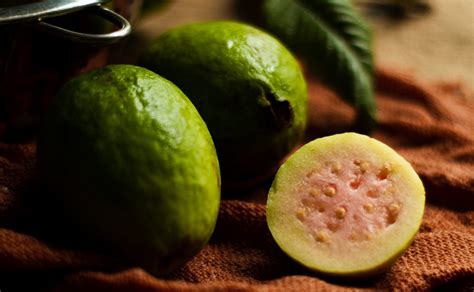 Qué beneficios tiene comer guayaba
