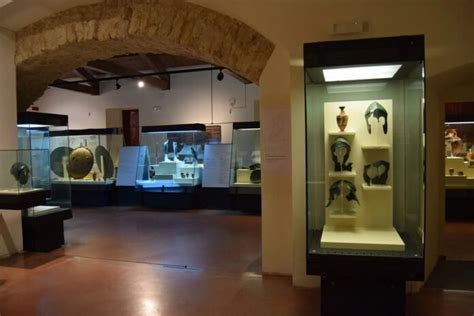 Musei Aperti A Vibo Valentia Boom Di Visite A Palazzo Gagliardi Alla