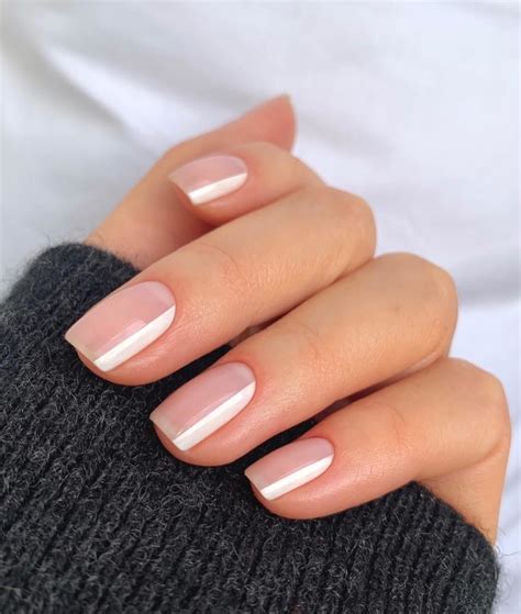 10 diseños de uñas con base transparente para un manicure discreto y