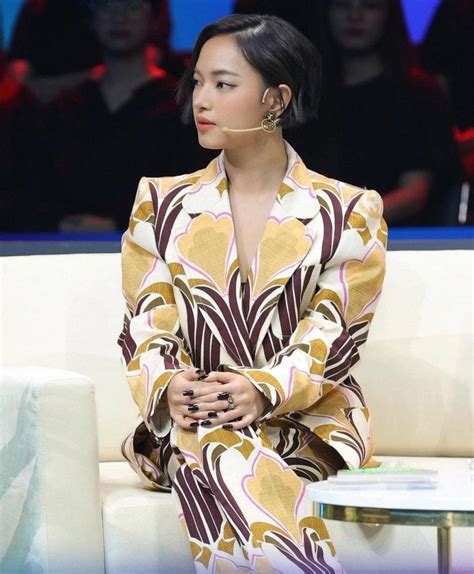 Châu Bùi khẳng định chuyện tình cảm đang trộm vía 2sao