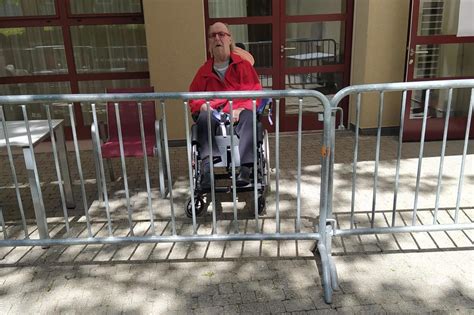 Der Nötige Abstand Lässt Trauern Kirchenbote Tg