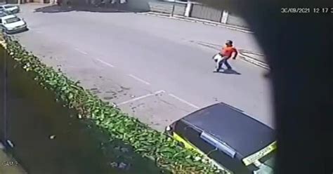 Motorista tem mal súbito e atropela quatro pessoas em ponto de ônibus