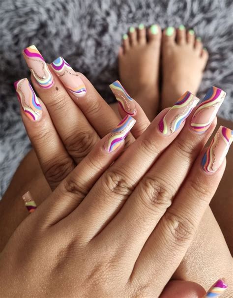 Dise O De U As Con Lineas De Colores Ideas E Im Genes