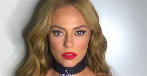 Decote Ousado Paolla Oliveira Sensualiza Em Look Para Premia O De