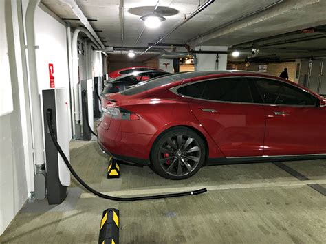 First Look At Teslas Urban Supercharger In Action Size Charge Speed