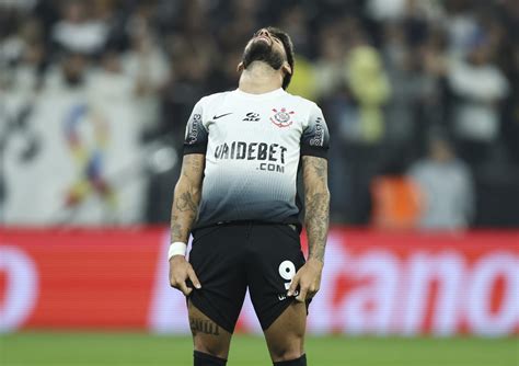 seis pontos ganhos Corinthians tem pior início de Campeonato