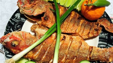 HOW TO MAKE HAITIAN STYLE FRIED RED SNAPPER FISH PWASON FRI YouTube