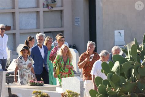 Obsèques de Pierre Cornette de Saint Cyr la soeur de Chantal Goya et