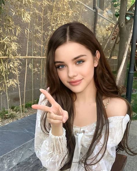 Emily Yoo Influencer On Instagram Selfiepicture Modelstyle Smilegirls