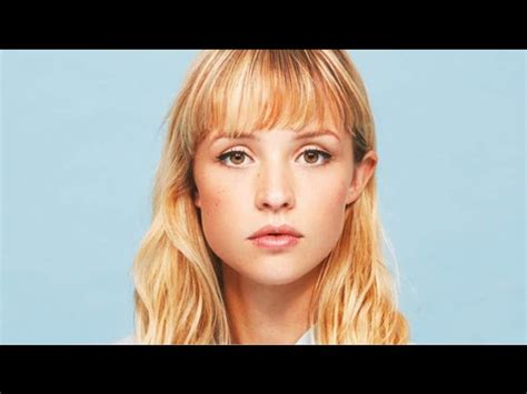 Angèle se lâche la chanteuse dévoile un cliché très osé sur la Toile
