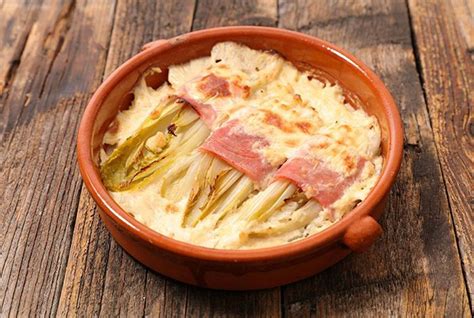 Cyril Lignac dévoile sa recette des endives au jambon maroilles un