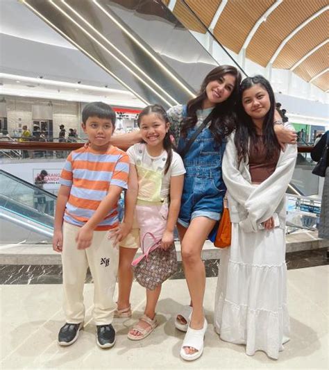 6 Potret Nisya Ahmad Kakak Syahnaz Sadiqah Yang Dijuluki Hot Mom