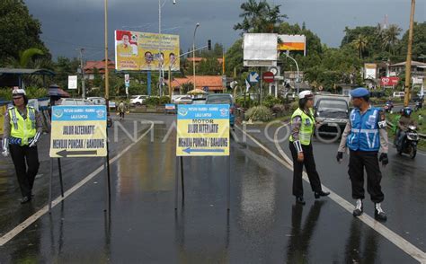 PENGALIHAN ARUS LALIN ANTARA Foto