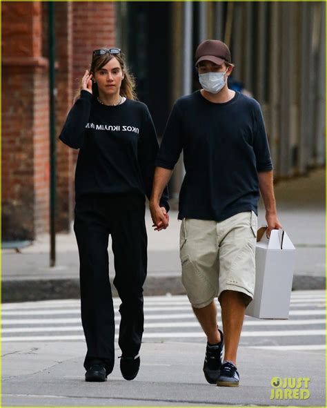 Robert Pattinson Suki Waterhouse Hold Hands During Day Out In NYC