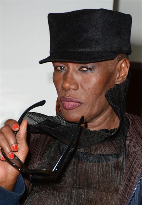 Letnia Grace Jones Topless Zdj Cia Pudelek