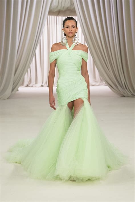 Les silhouettes du défilé Giambattista Valli haute couture printemps