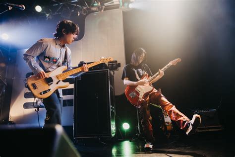 SE SO NEONリスペクトするAwichと初のコラボステージ 緩急自在なパフォーマンスで熱狂を呼んだ来日公演レポ Real