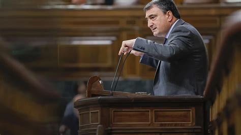 PSOE Y PP Cortejan Al PNV Para Darle Un Puesto En La Mesa Del Congreso