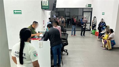 INM Entrega Tarjetas De Residencia Humanitaria A 48 Migrantes