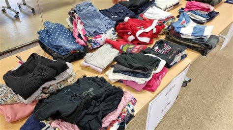 Photos Premier troc de vêtements au centre social et culturel Les Epis