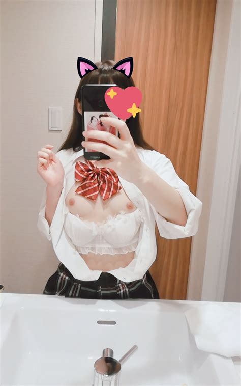現役JK18歳が顔出しつるつるパイパン貧乳全裸ヌードの制服脱衣鏡撮り 爆速2ch