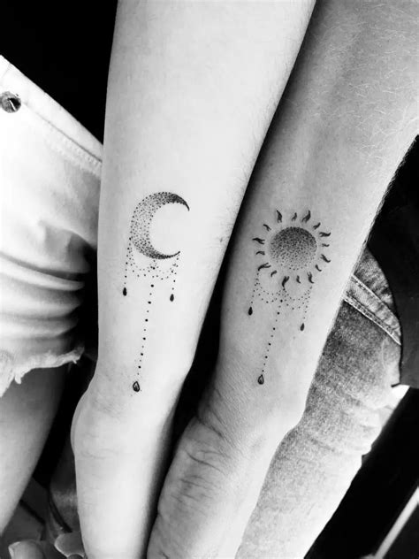 Tatuaje de sol y luna muy simbólicos para rayar tu piel