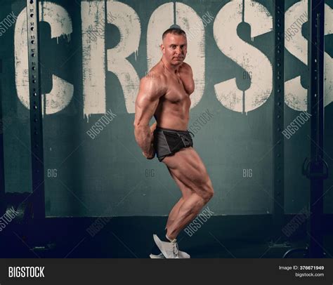 Bodybuilder Gym Poses Image Photo Free Trial Bigstock