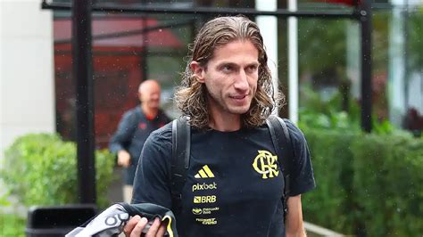 Deu a benção Zico rasga elogios ao Filipe Luís no Flmengo e deixa