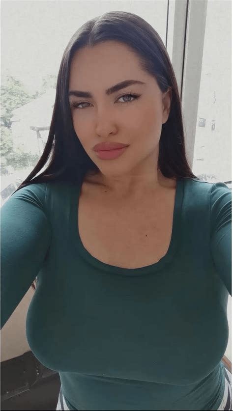 Green Shirt R2busty2hide