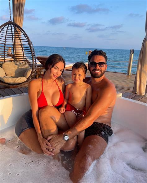 Photo Nabilla Benattia Et Thomas Vergara Avec Leur Fils Milann