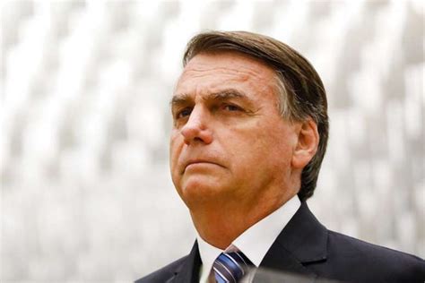 Bolsonaro renova concessão da Globo Band e Record por 15 anos