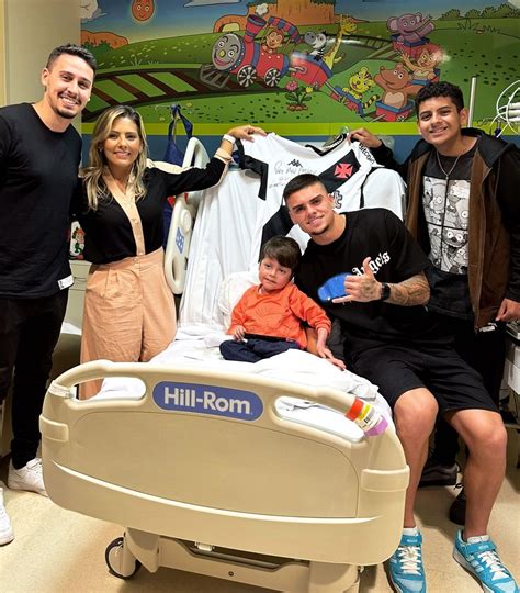 Menino de 8 anos doença rara surpreende ao ter alta e ganhar