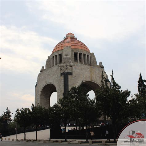 El Monumento a la Revolución es una obra arquitectónica y un mausoleo