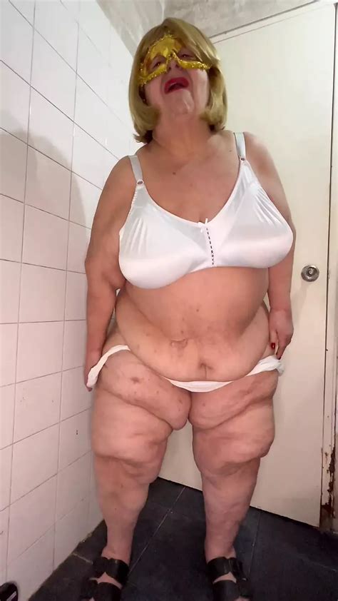 Abuela puta se desnuda y toca su coño xHamster
