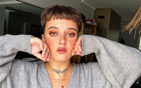 Carolina Deslandes Faz Penteado Radical Cabelo Rapado E Tudo
