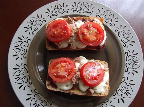 Tosta de atún tomate y mozzarella Receta Petitchef