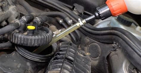 Wie Mercedes W210 Diesel Kraftstofffilter wechseln Schritt für