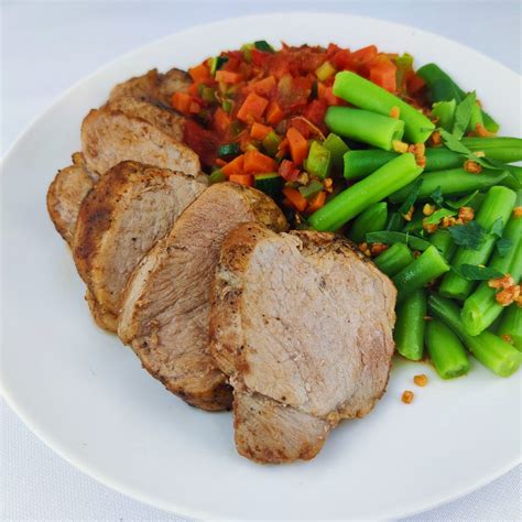 Solomillo a la plancha con pisto de verduras y judías salteadas Sin