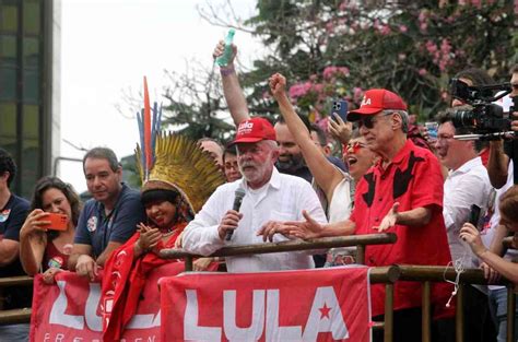 Lula em BH imagens do discurso na Praça Tiradentes Estado de Minas