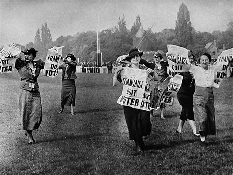 Manifestation à Longchamp En images quand les Françaises ont voté
