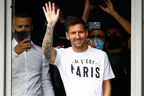 Direct vidéo Lionel Messi au PSG suivez la conférence de presse à Paris